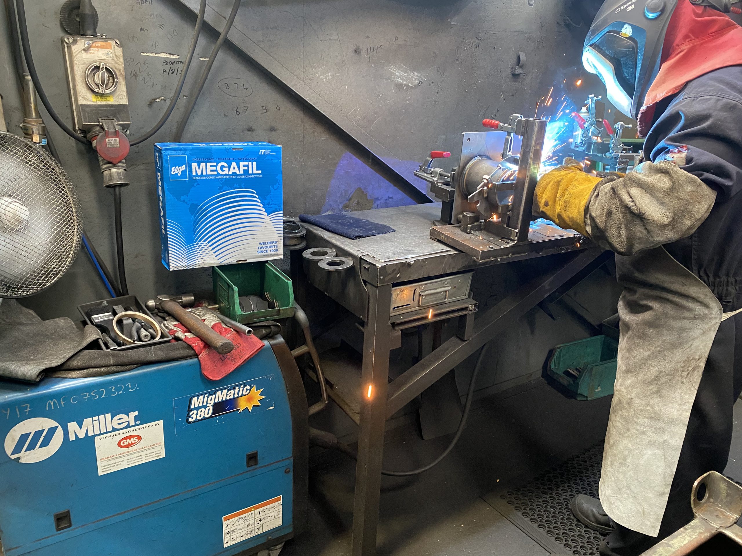 19: Easy job with miller and elga - Elga